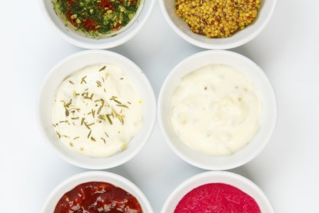 10 sosuri reci pentru salate, paste, orez sau friptura