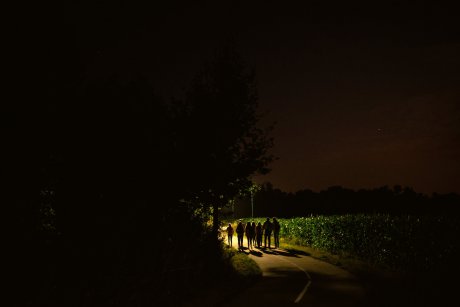 Copii lăsați noaptea în pădure | Qbebe.ro