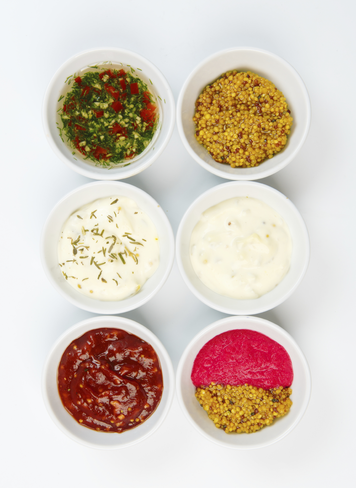 10 sosuri reci pentru salate, paste, orez sau friptura