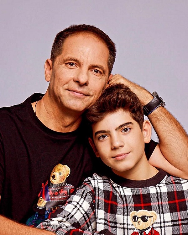 Dan Negru are o carieră minunată și o familie frumoasă cu doi copii | Qbebe.ro