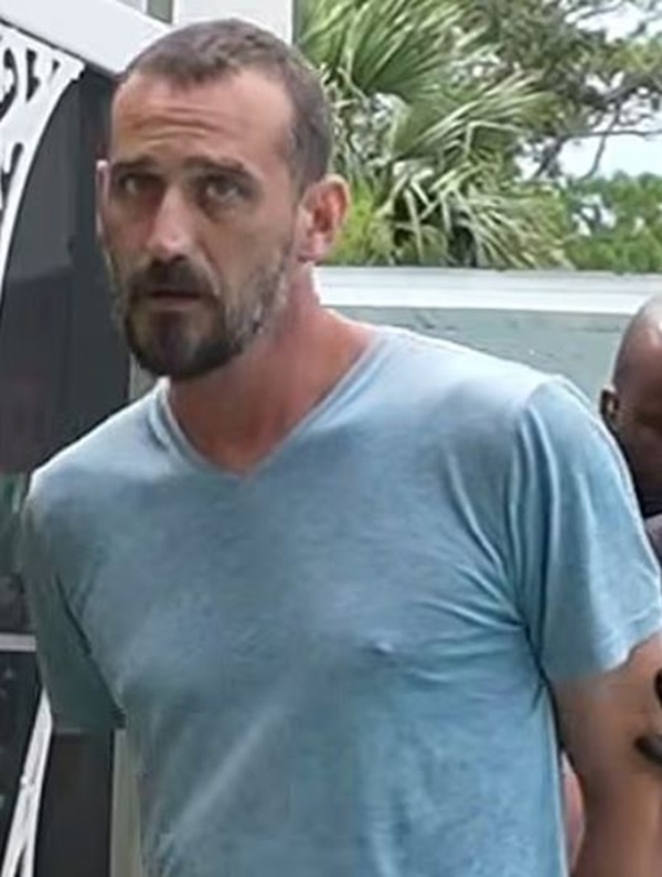 Sebastian a murit la numai un an, după ce tata l-a lăsat în mașină ...