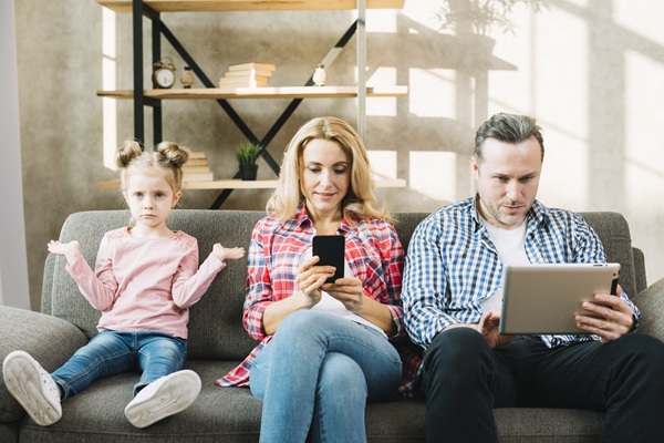 Screen‑free challenge! 7 zile fără ecrane, plan pentru familie | Qbebe.rp